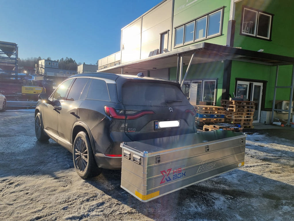 Alukasse til transport af ski på bil